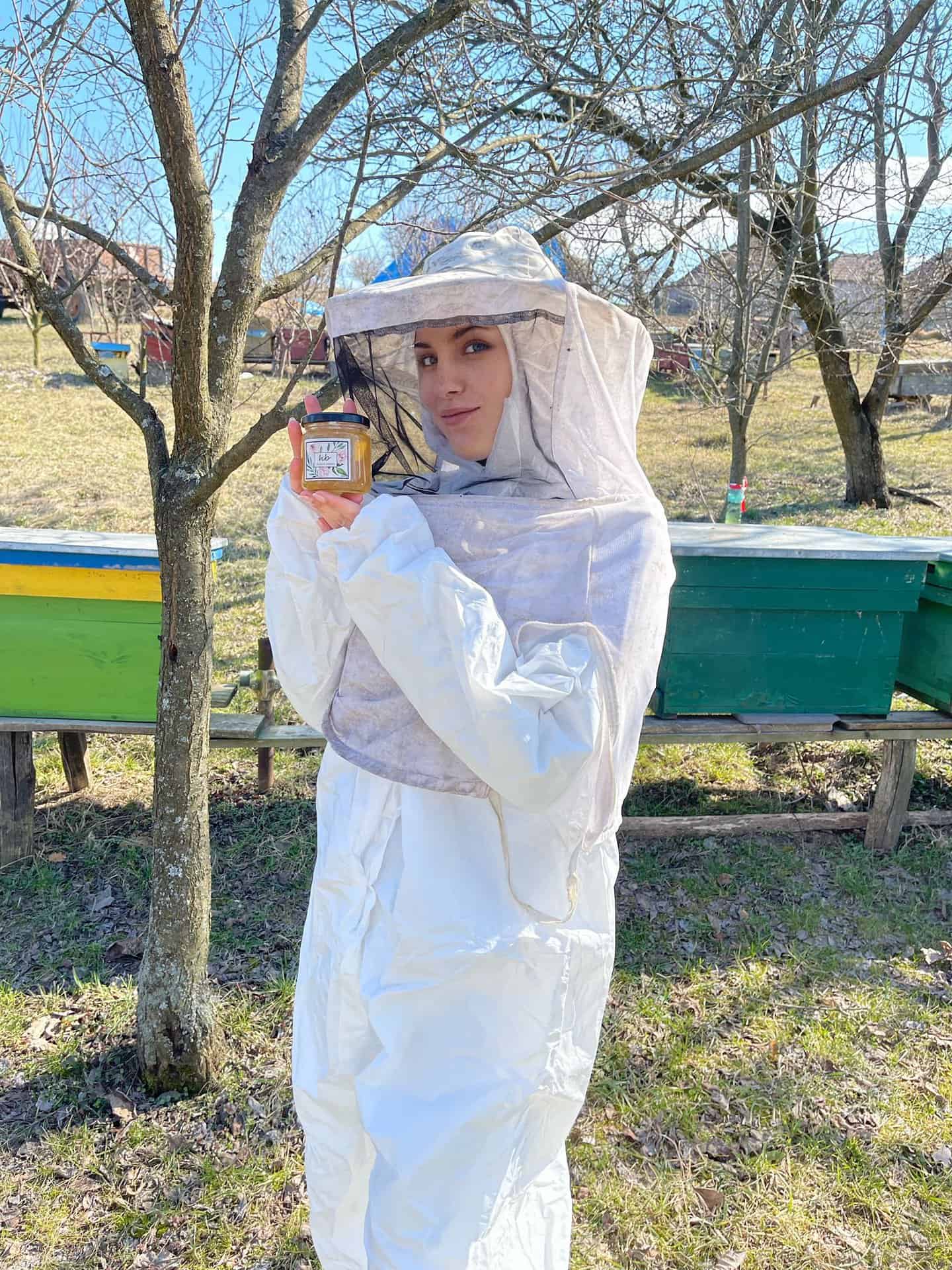8 Things To Know AboutBeekeeper Suits | HoneyBee & Co.